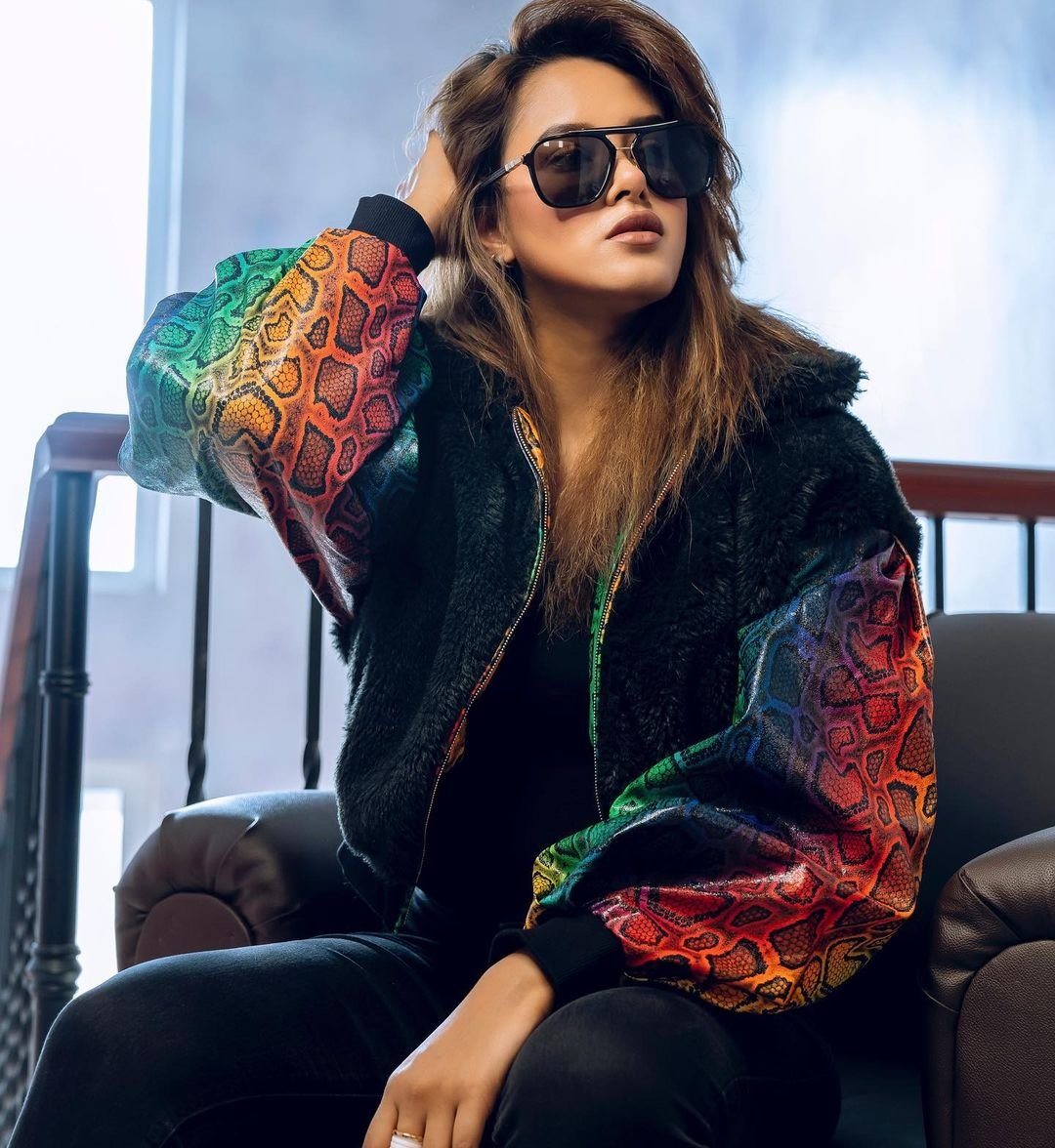 Farnaz: The Bangladeshi lady in Mo Vlogs might surprise you | Inside ...
